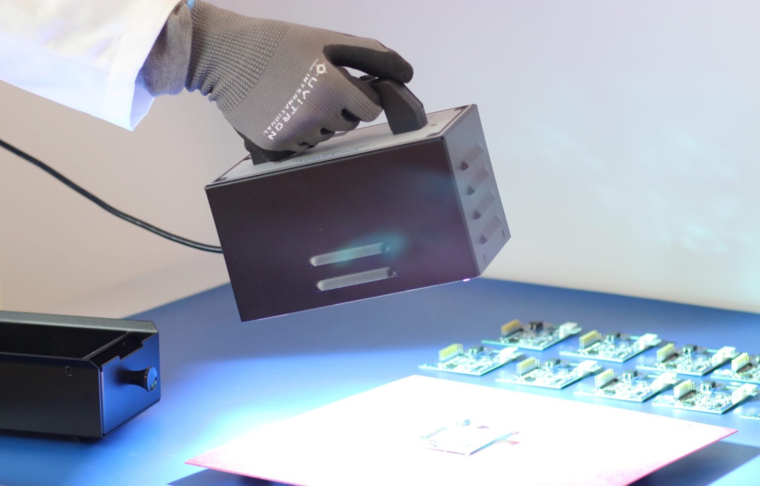 紫外線(UV)硬化とは？ - UViTRON by Wavecrest